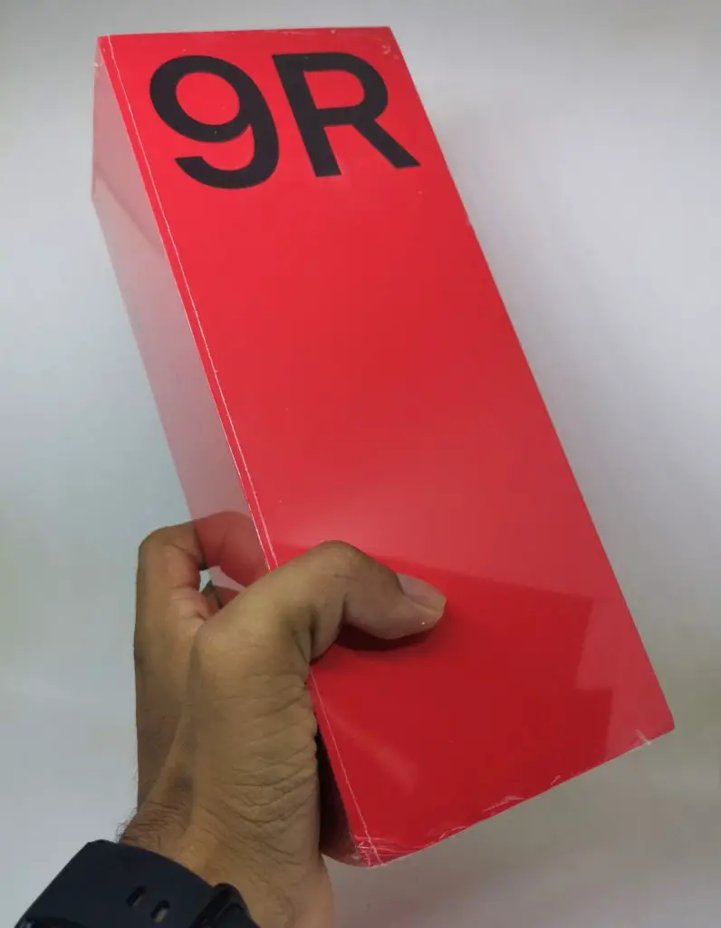 OnePlus 9R Review | Value Phone with a Big Compromise - Gadgets To Use